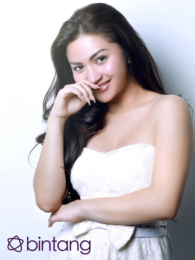 Tatapan Mata Ariel Tatum Bikin Tak Kuasa - Entertainment Fimela.com