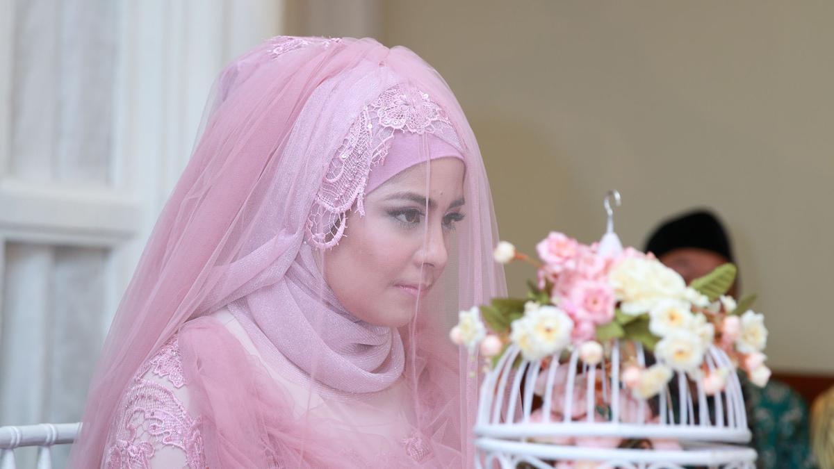 [Eksklusif] Risty Tagor Tampil dengan Serba Merah Muda - Entertainment ...