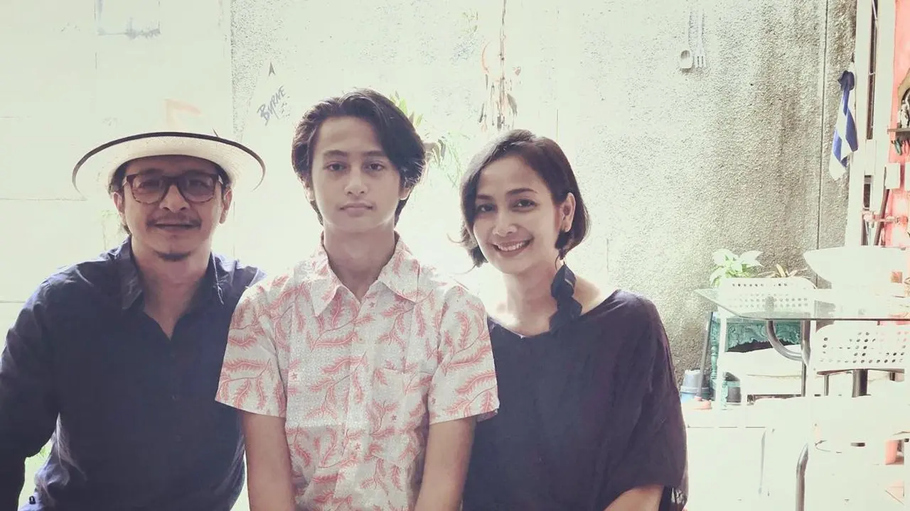 6 Potret Harmonis Andy Rif dan Istri Kedua Setelah 17 Tahun Bersama ...